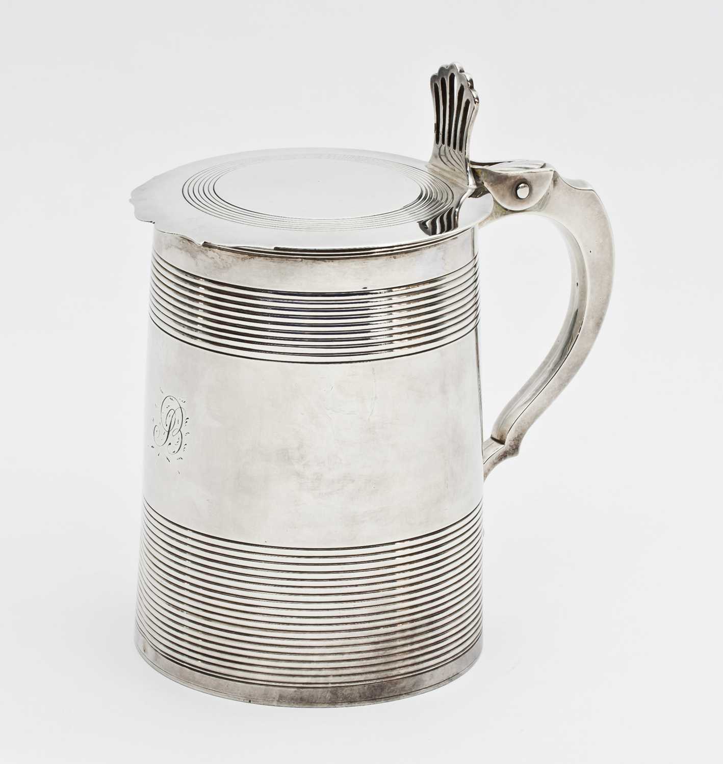 Lot 501 - A George III silver tankard, Thomas Hemming,