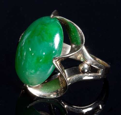 Lot 453 - A jadeite jade set ring, the oval jade