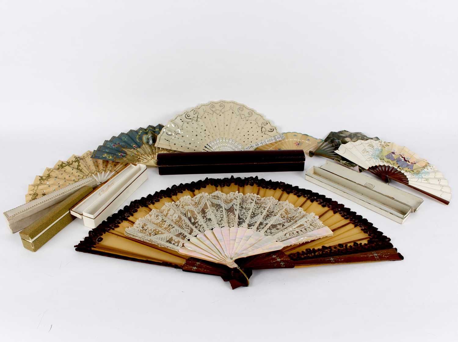 Lot 373 - A French lace and mother-of-pearl fan, in a