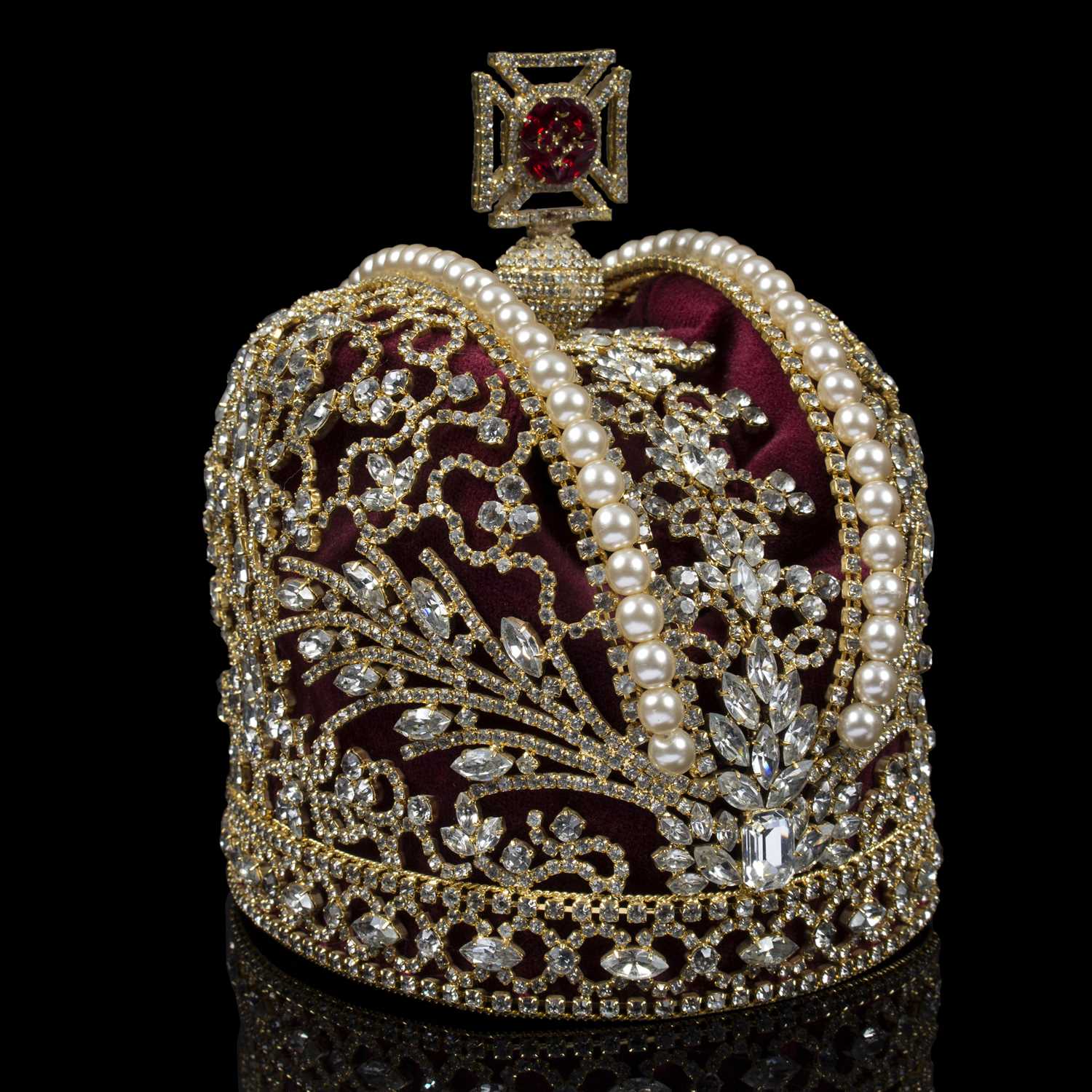 Lot 95 - A replica of the Royal Russian crown,