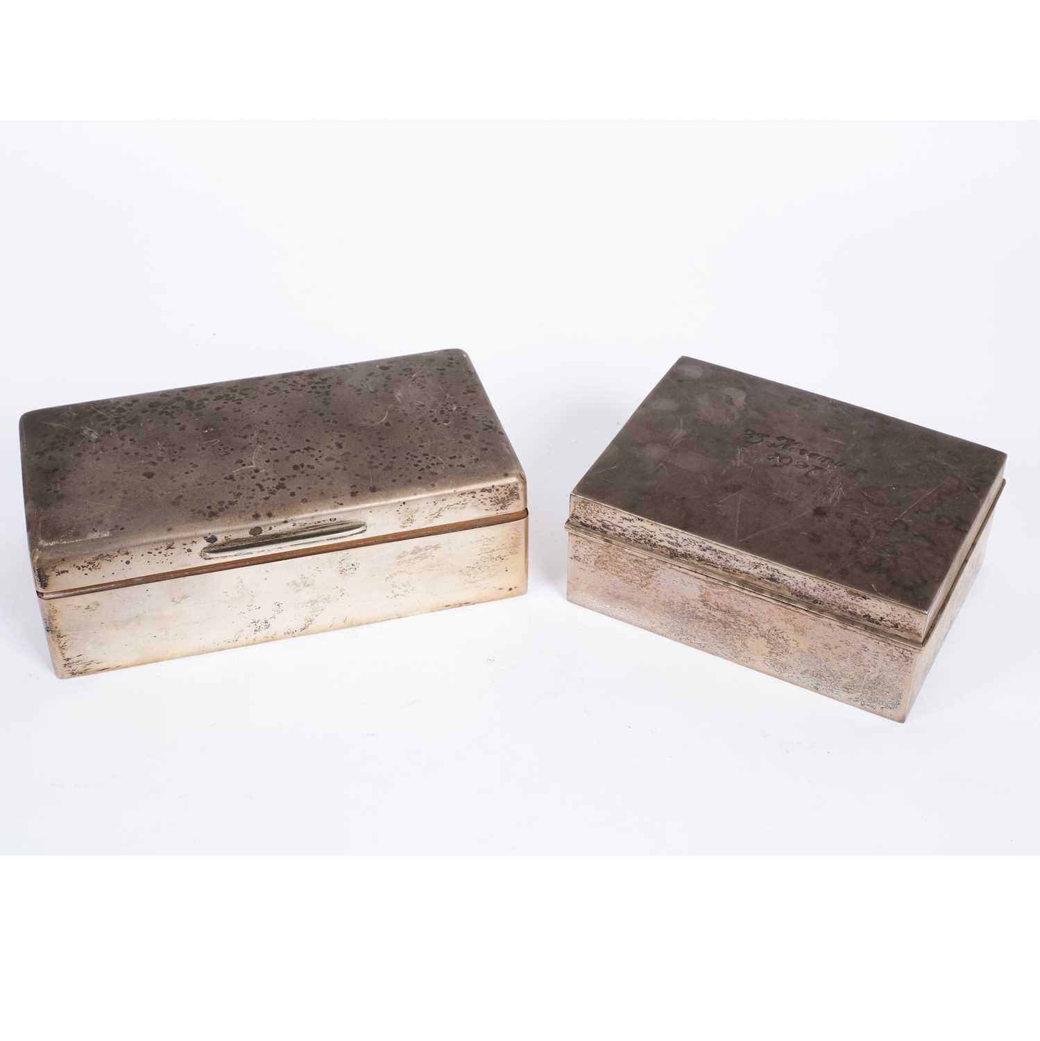 Lot 204 - A Victorian silver cigarette box, London