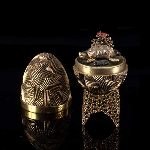 Lot 27 - Stuart Devlin, a silver, silver-gilt and