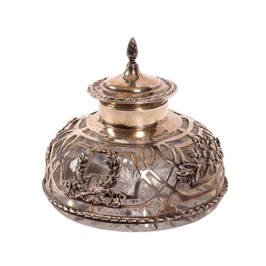 Lot 106 - An Edwardian silver inkwell, William Comyns,