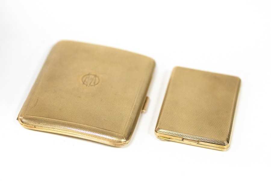 Lot 225 - A 9ct gold cigarette case with presentation