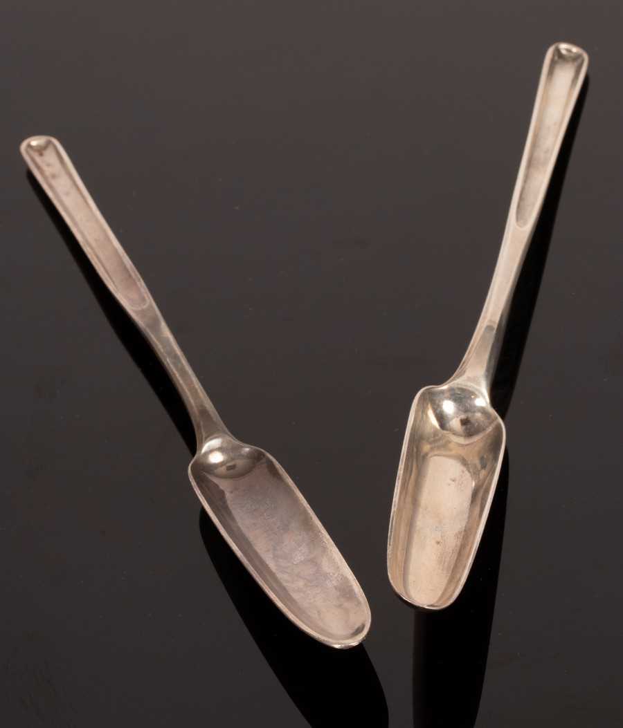 Lot 94 - A George III silver marrow scoop, William