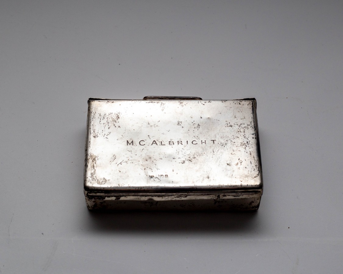 Lot 9 - An Edwardian silver sandwich tin, Edward J