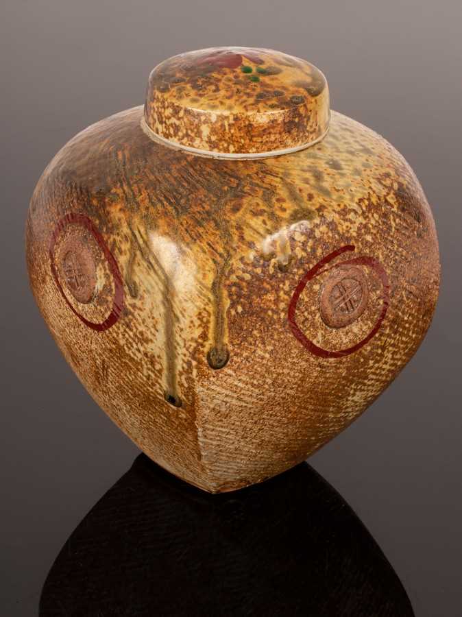 Lot 209 - David Frith (born 1943), a lidded stoneware