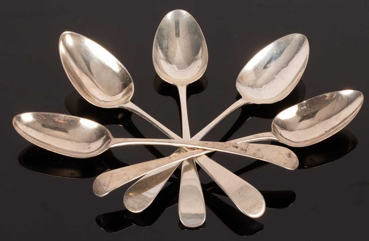 Lot 20 - A George III Old English pattern silver