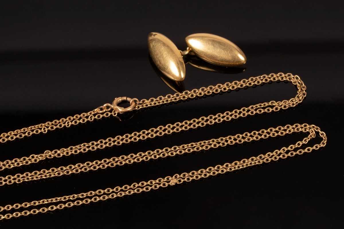 Lot 194 - A 15ct gold fine link long chain,