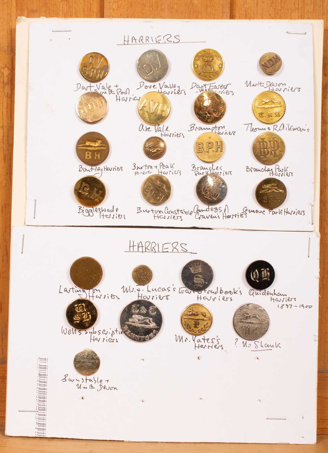 Lot 471 - Harrier pack hunt buttons