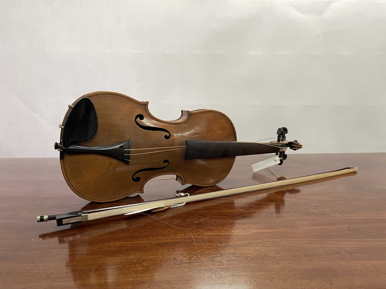 Lot 879 - A full Violin