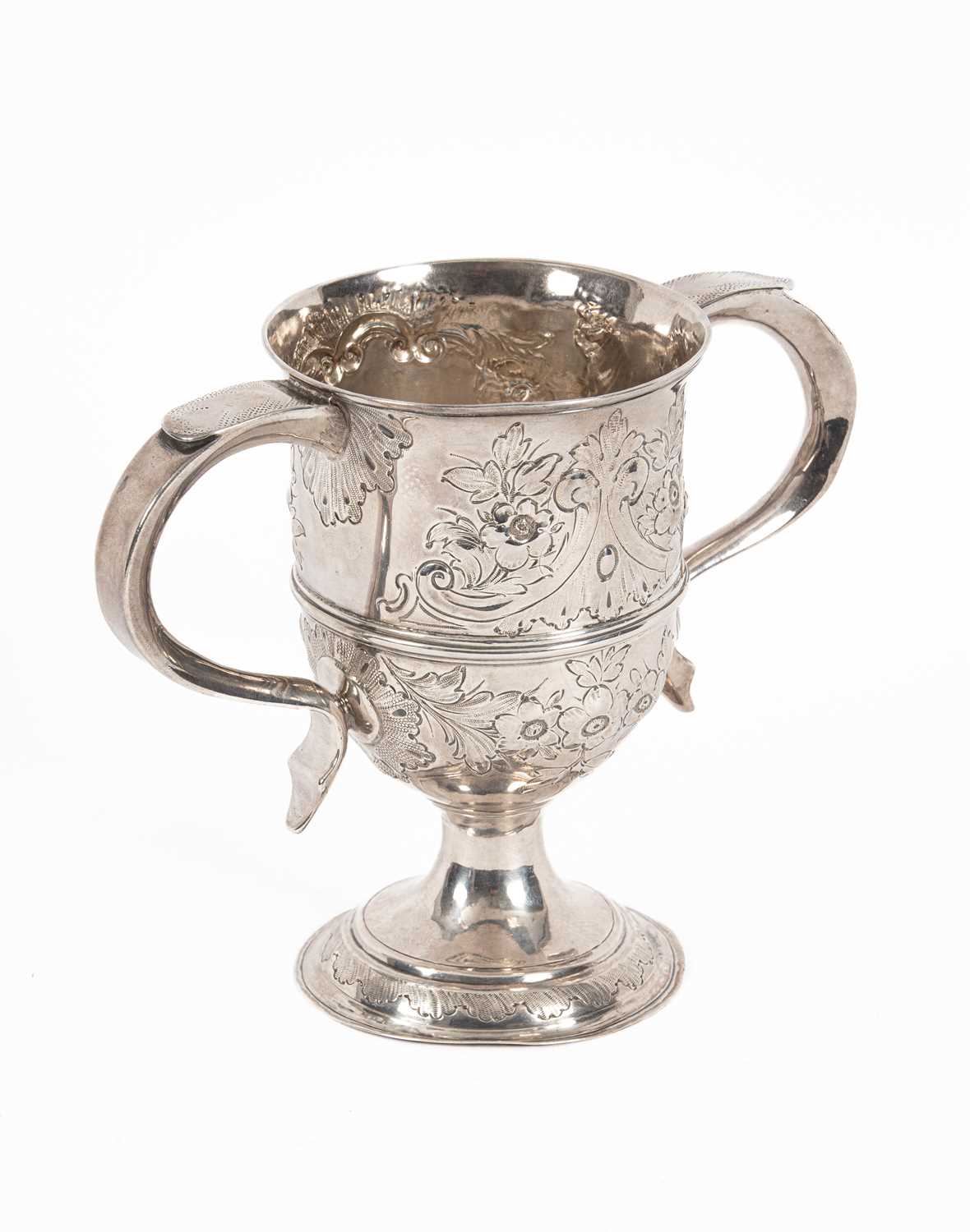 Lot 403 - A George III silver loving cup