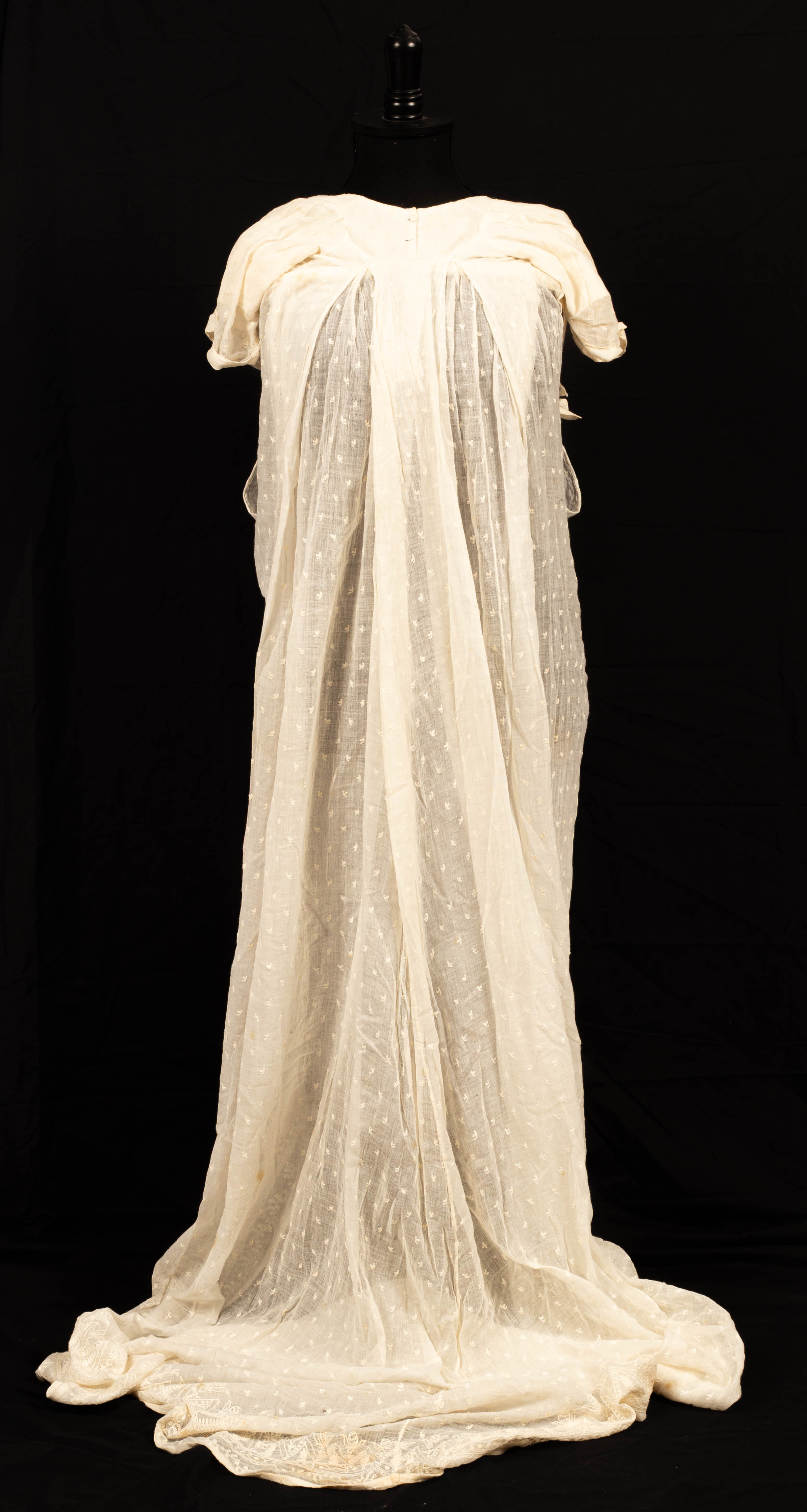 Lot 92 - A Regency muslin dress