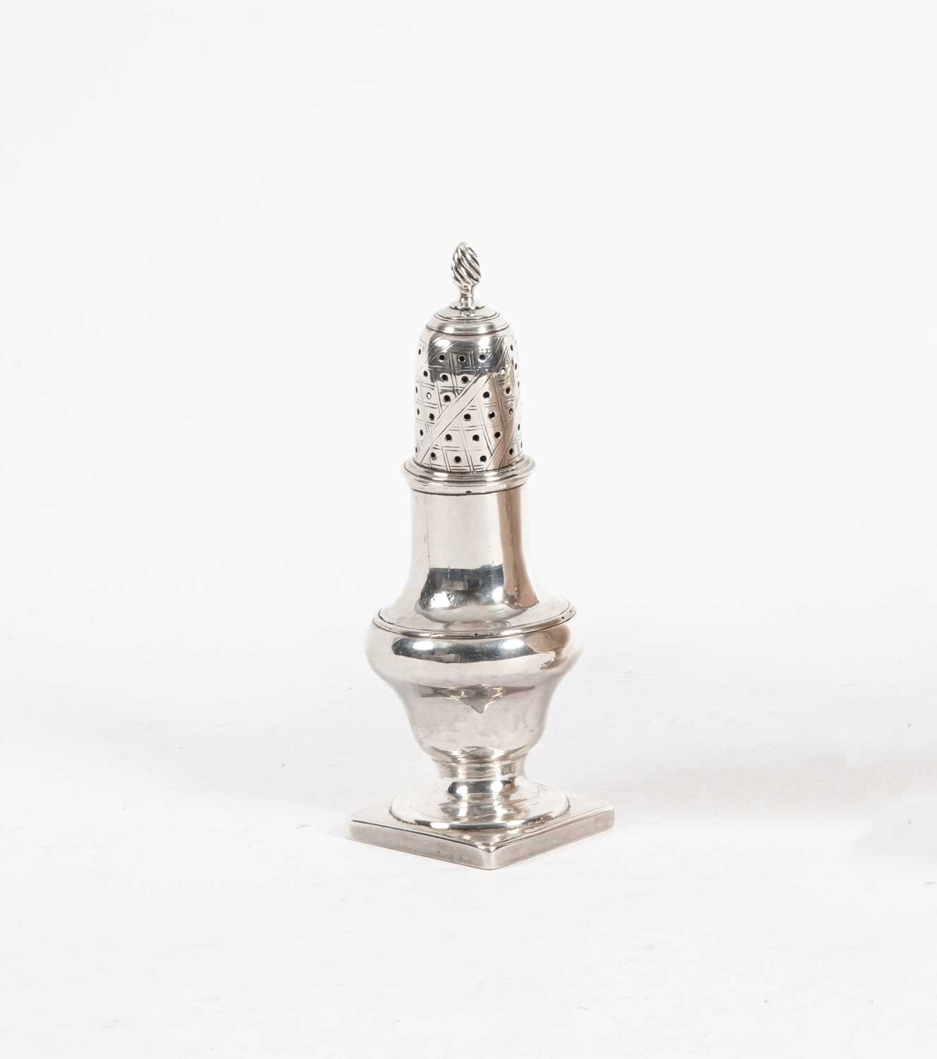 Lot 348 - A George III silver pepper pot